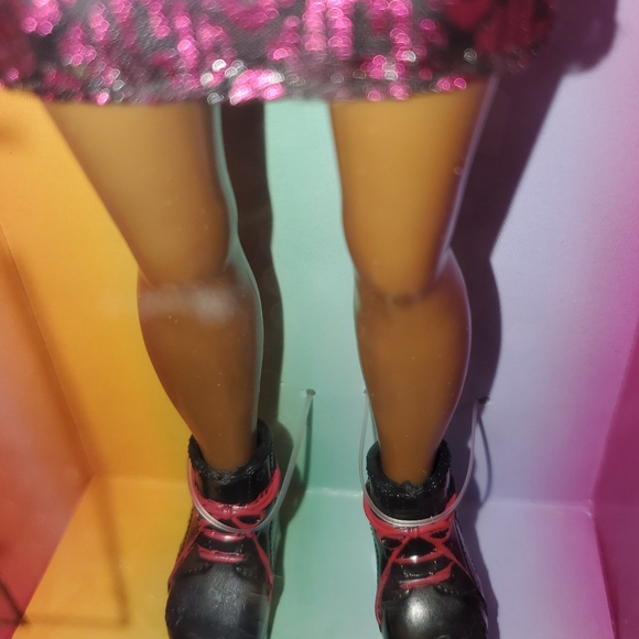 Rainbow High | Toys | New Rainbow High Darla Roselyn Doll Bold Makeup Fashion Art School Hot ...